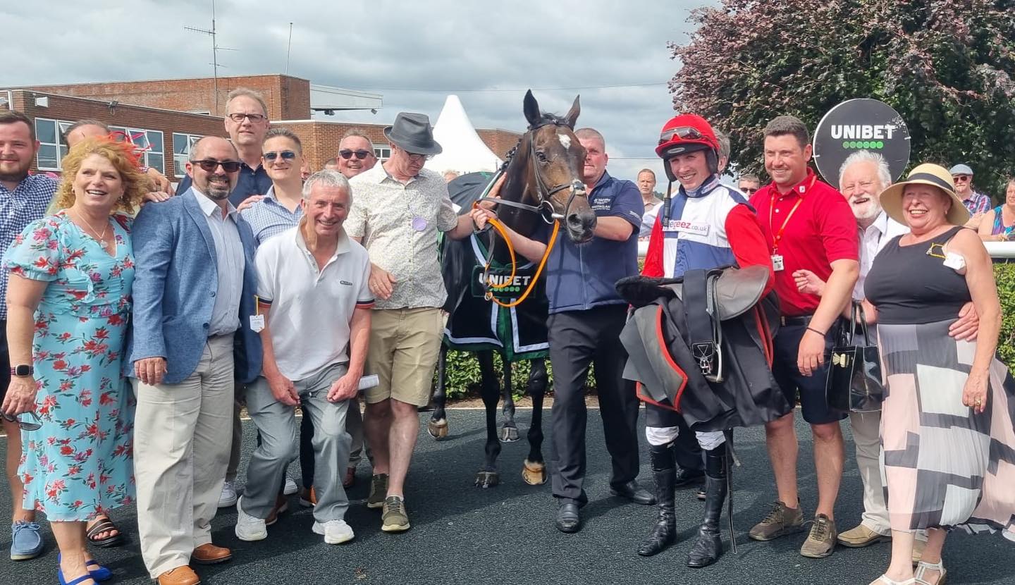 Sure Touch | 1000/1 | Red Hot Form | Olly Murphy Racing